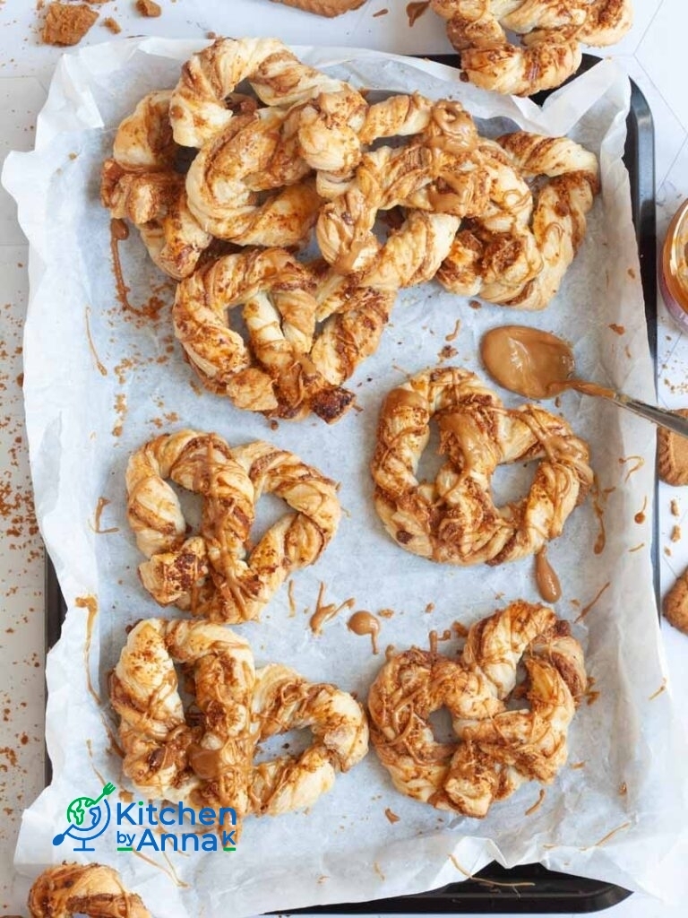 Biscoff puff pastry pretzels - Kitchen by Anna K