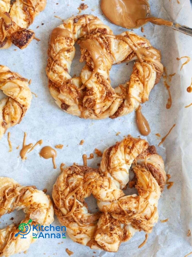 Biscoff puff pastry pretzels - Kitchen by Anna K