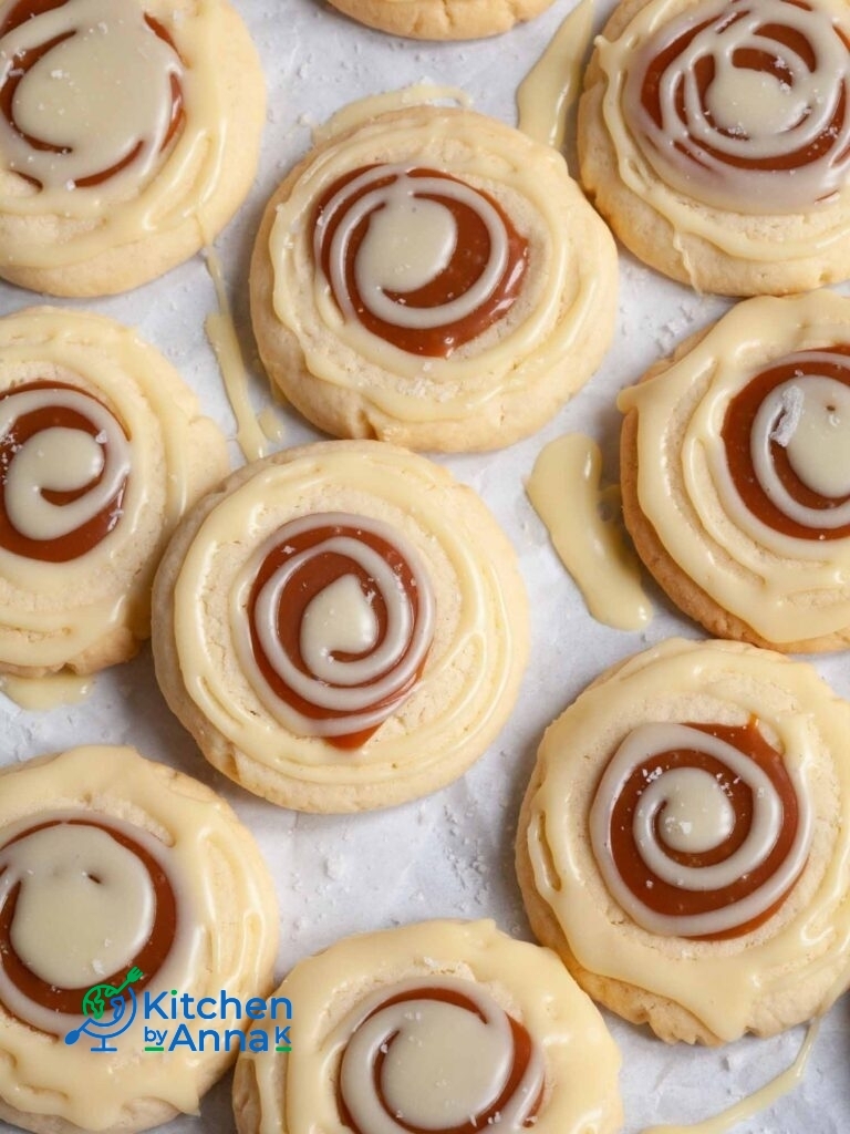 Hypnotising sugar cookies with caramel and chocolate - Kitchen by Anna K