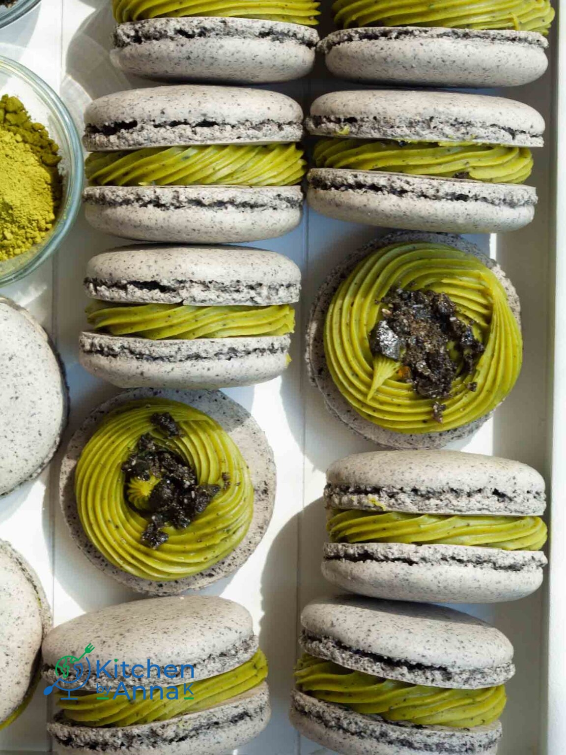 Matcha black sesame crunch macarons - Kitchen by Anna K